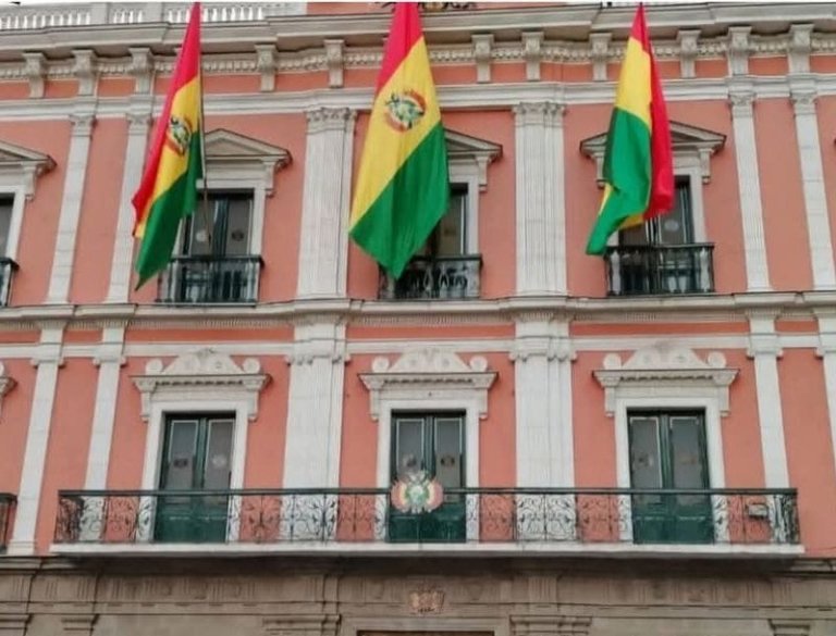 Retiran la Wiphala del Palacio de Gobierno a horas de la posesión de ...